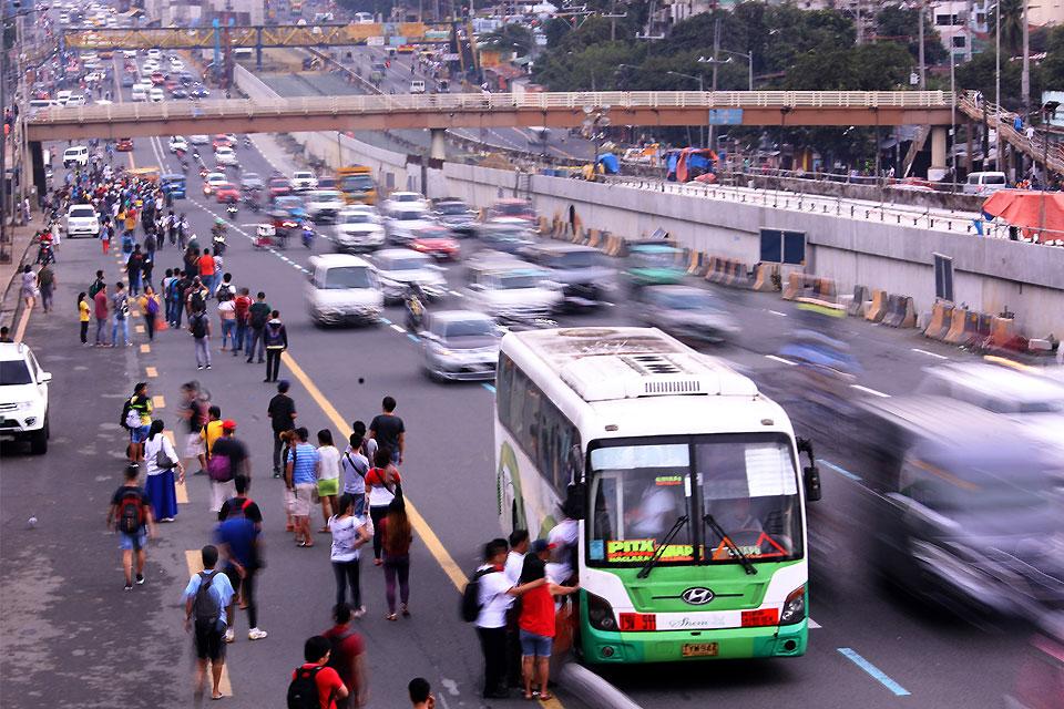 MMDA expects less road accidents, improved traffic in dry run for ...