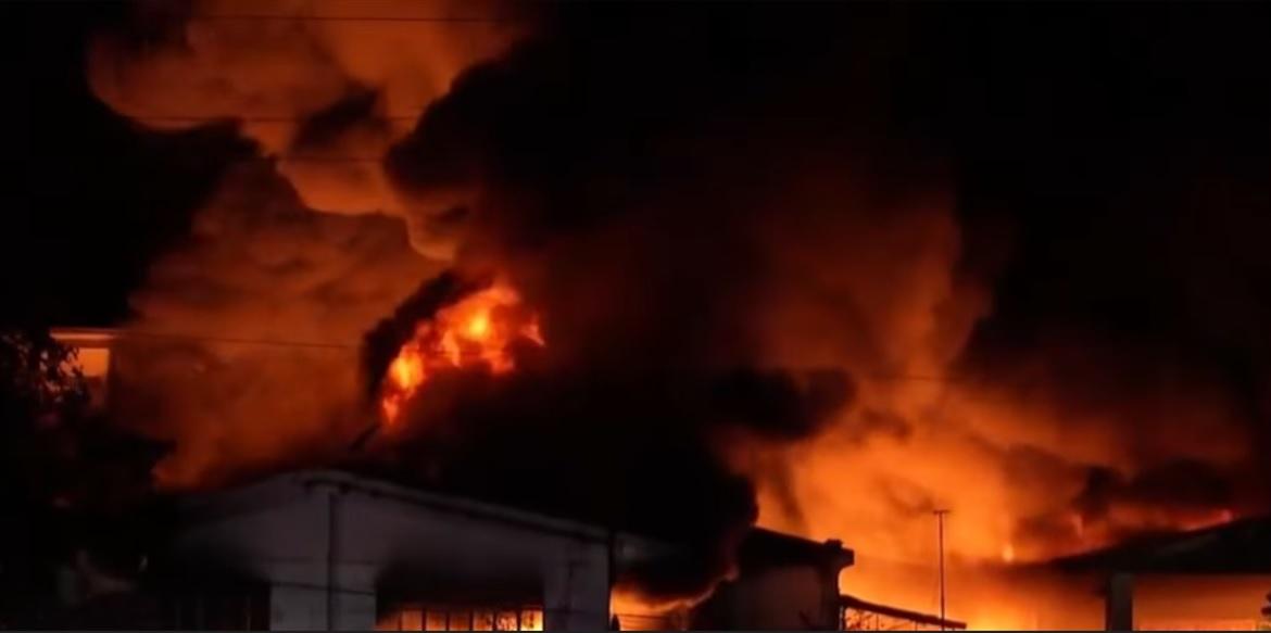 Fires hit plastics factory in QC, residential area in Binondo, Manila ...