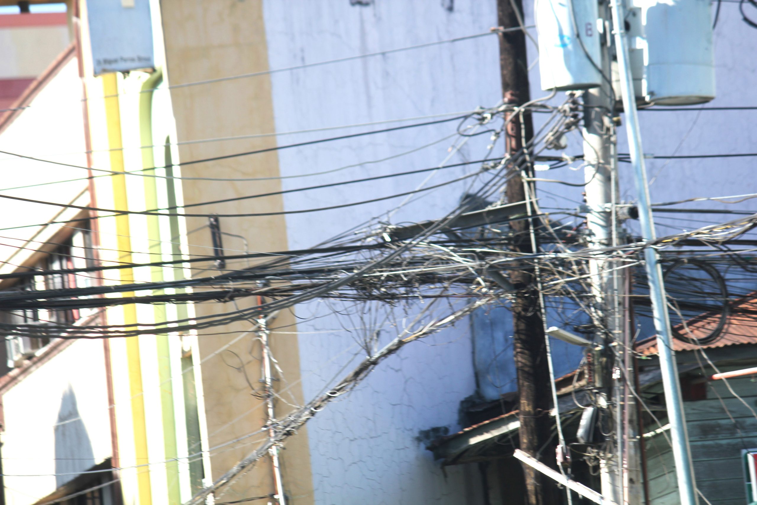 SP eyes clearing of ‘spaghetti wires’ in Tagbilaran, Bohol towns ...