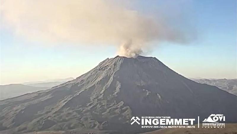 Ash spewing volcano in Peru prompts state of emergency - Philippine ...
