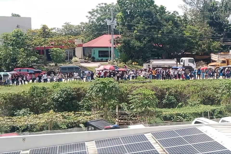 Boholanos clamor anew for DFA consular office - Philippine Daily Post