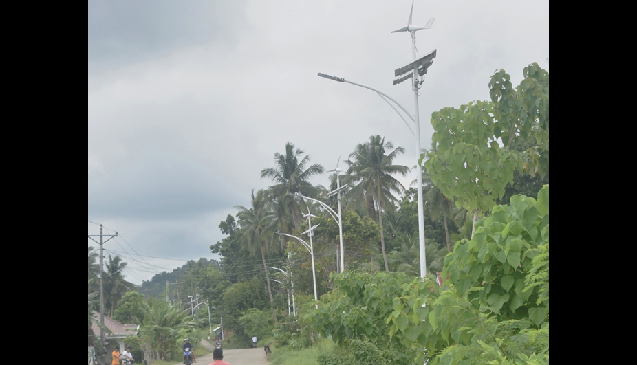 Hybrid solar lights installed in Mabini - Philippine Daily Post