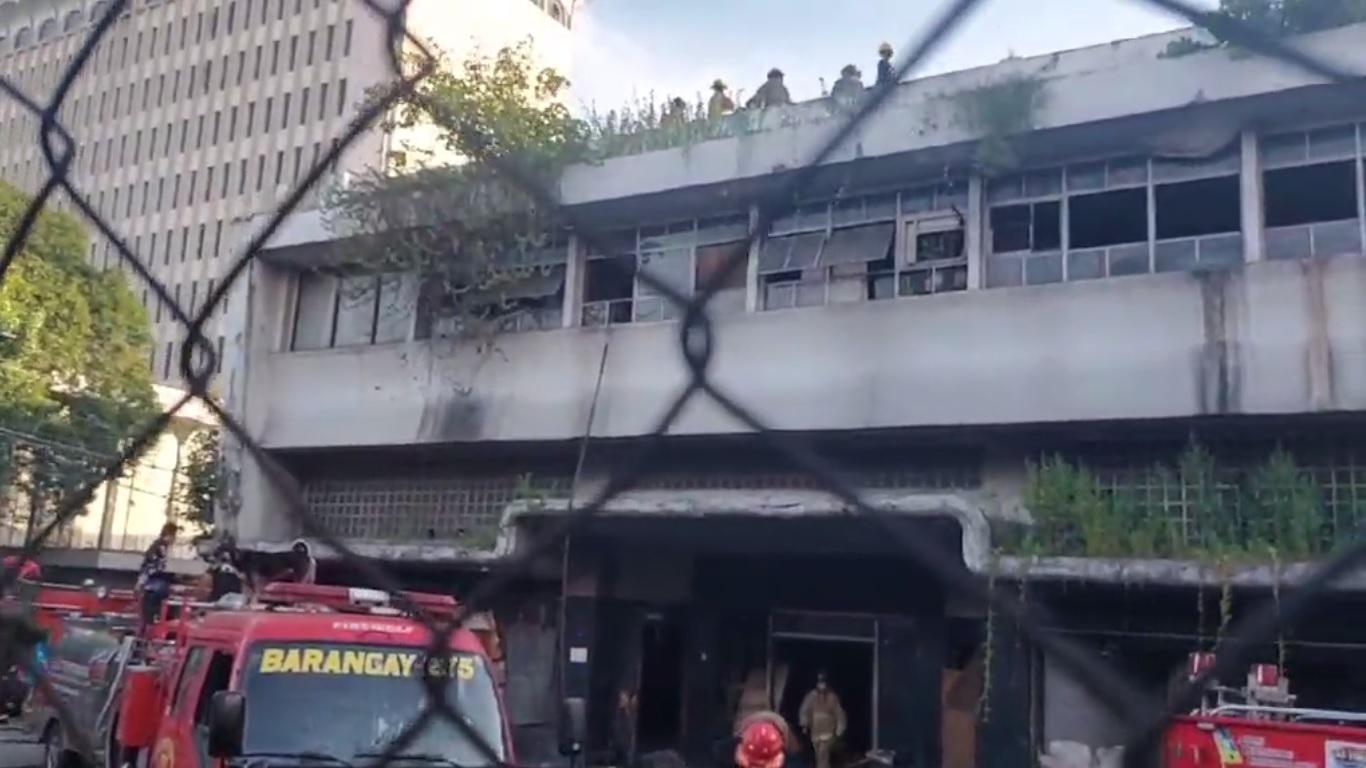 Rubbish fire sparks on roof of abandoned building in Port Area ...