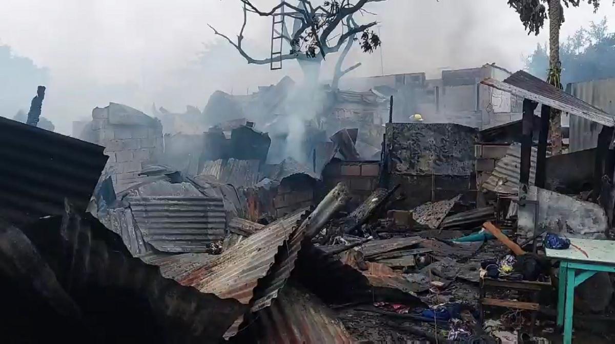 Fire hits residential area in Barangay Marcelo Green, Parañaque ...