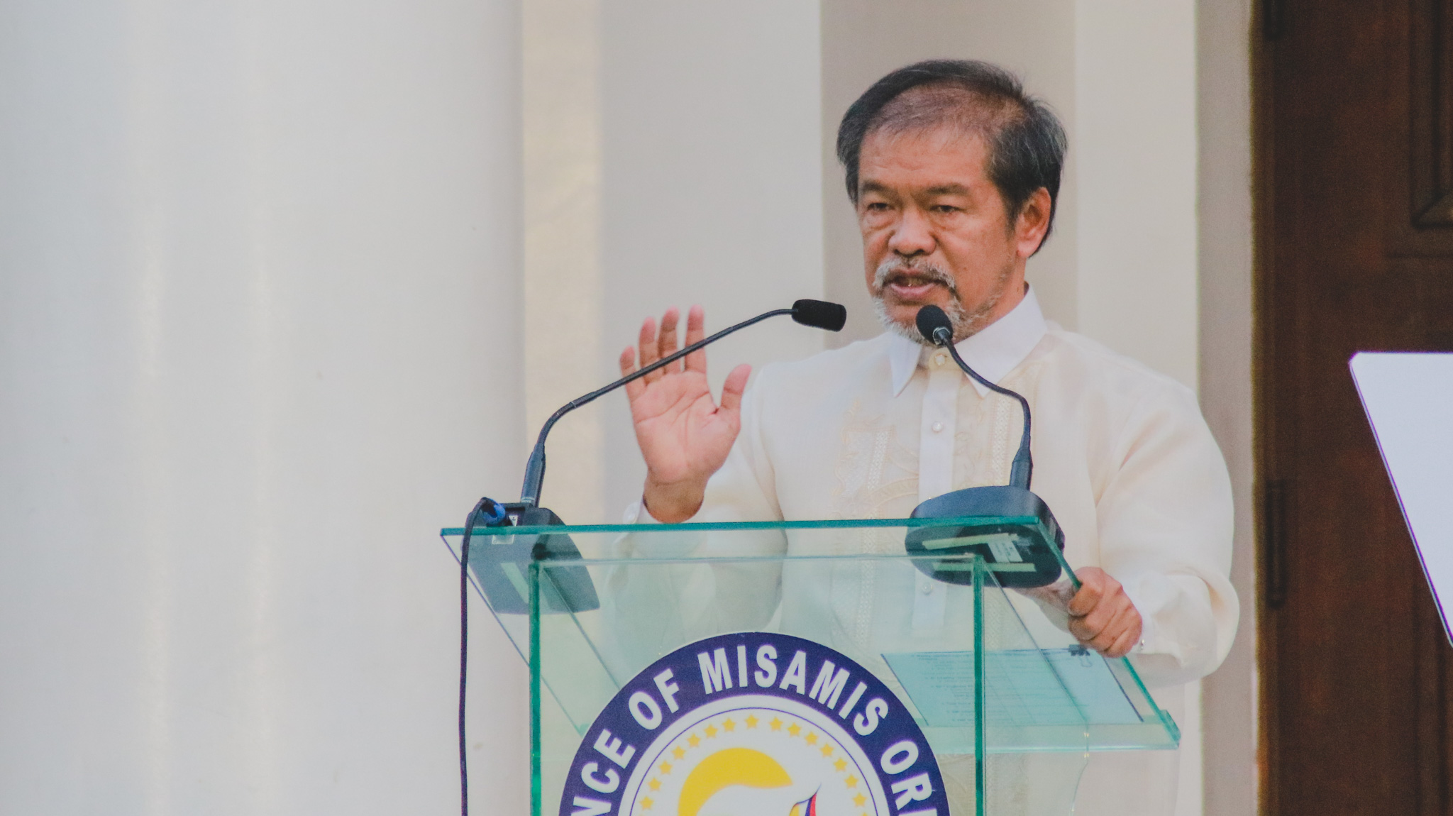 Governor Unabia warns employees against using mobile phones during ...