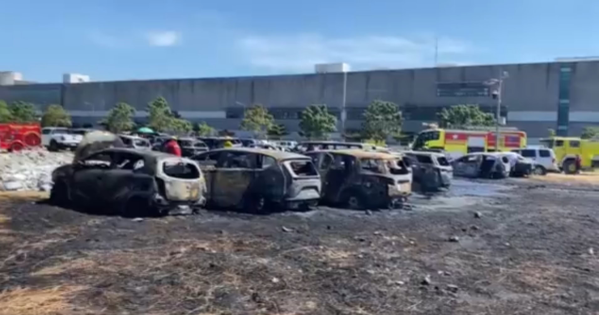 Cars catch fire at NAIA parking lot - Philippine Daily Post