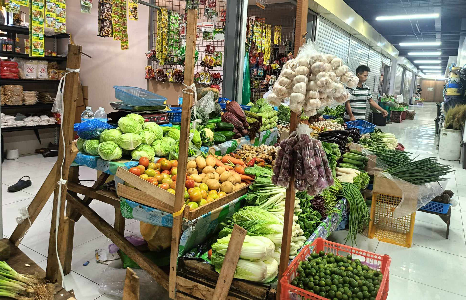 Vendors at new Agdao Public Market complain of slow sales - Philippine ...