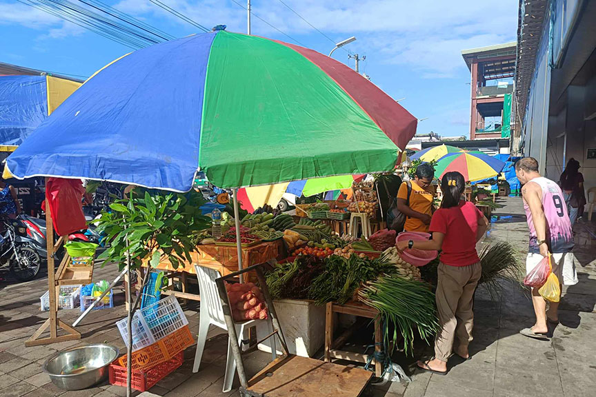 Vendors in new building in Davao’s Agdao market complain of less sales ...