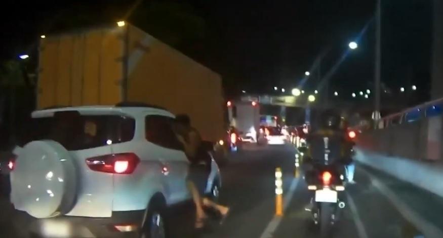 Snatcher steals bag through car’s open window - Philippine Daily Post