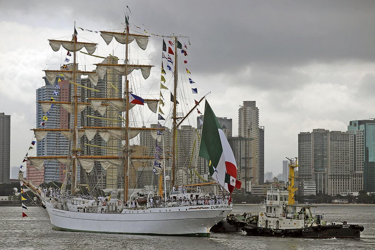 Mexican ship at Manila South Harbor open for public tours - Philippine ...