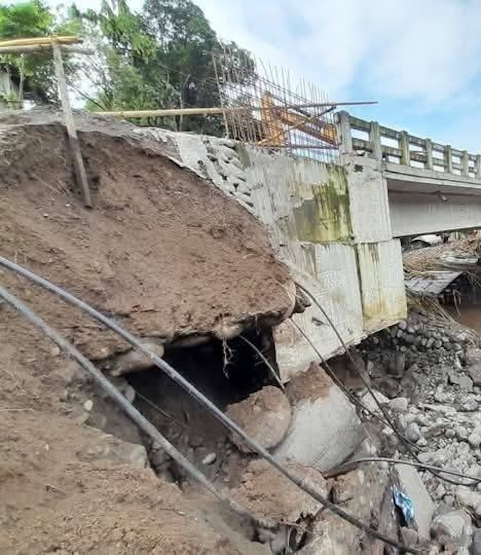 Davao City flooding displaces hundreds, erodes bridge approach ...