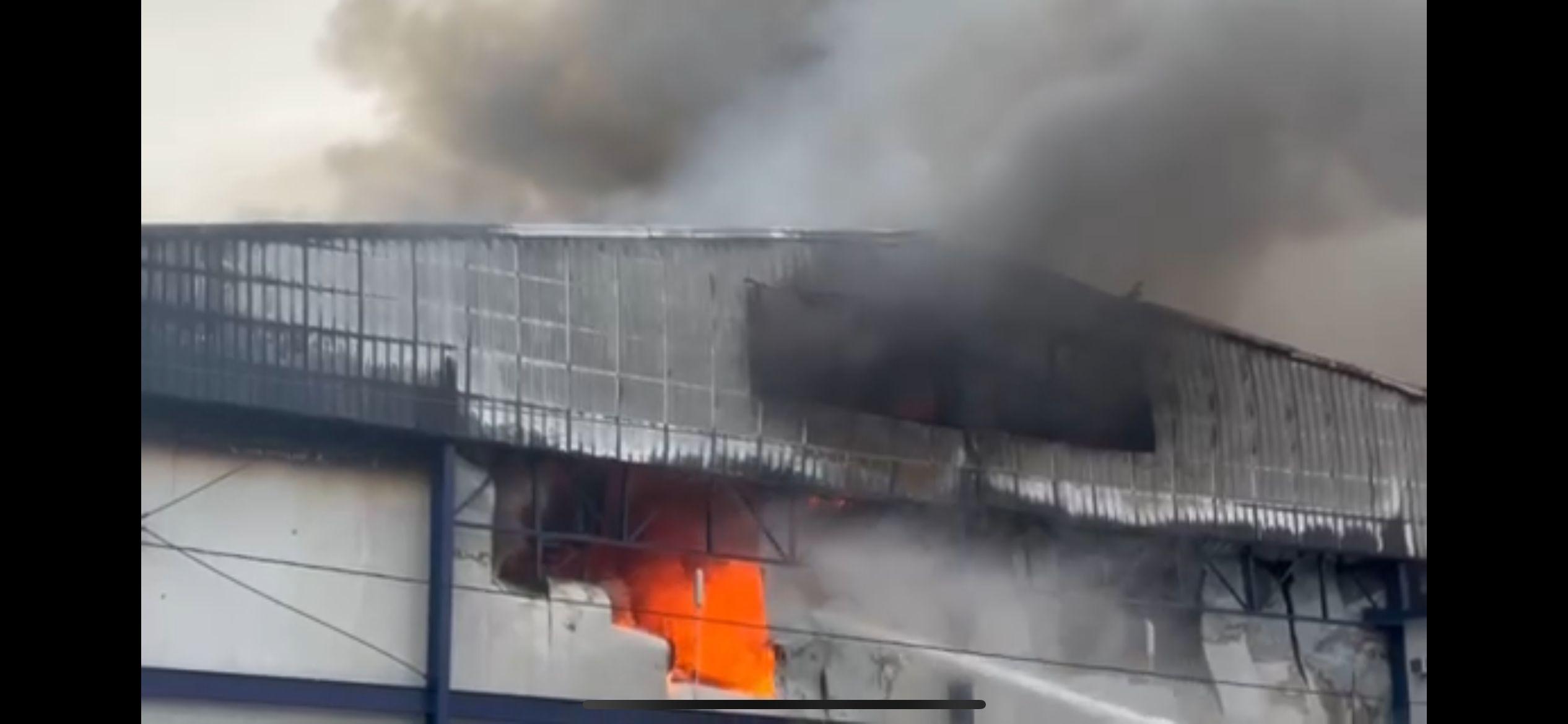 Fire hits cold storage facility on FPJ Avenue, QC - Philippine Daily Post