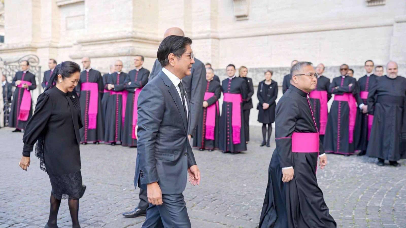 Marcos, First Lady join mourners at Pope Francis' funeral - Philippine ...