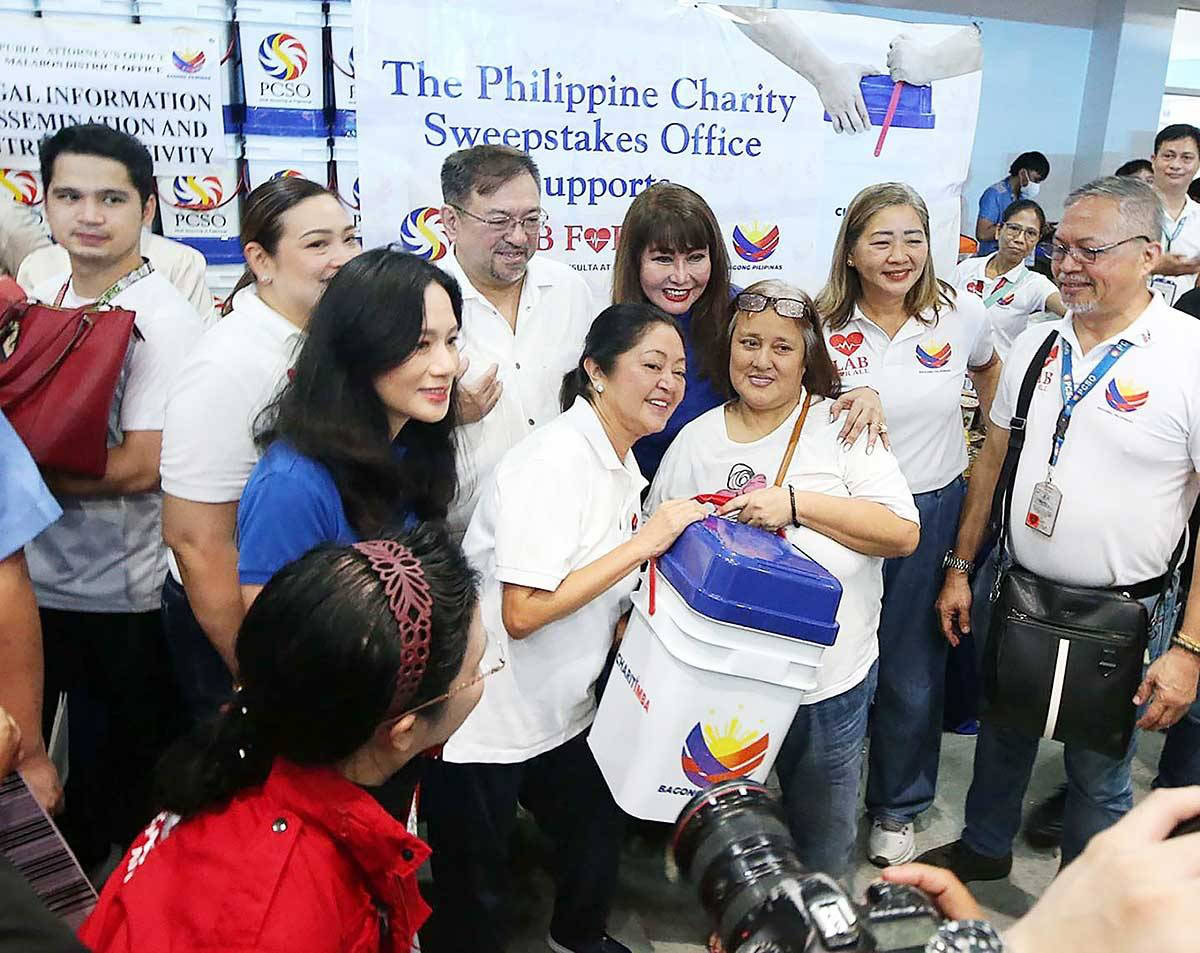 First lady leads ‘Lab for All’ caravan in Malabon - Philippine Daily Post