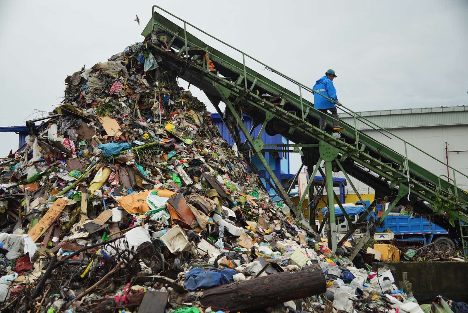 Over 600 tons of trash recovered from pumping stations, flooded areas ...