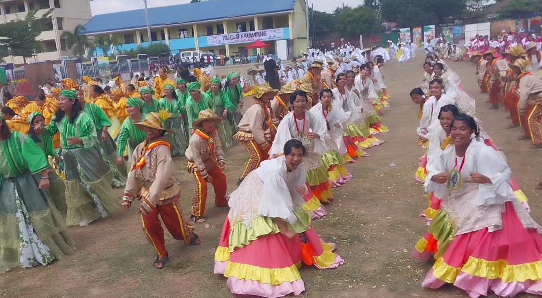 HUGAS KALAWANG: NE town honors farmers, relive virtues - Philippine ...