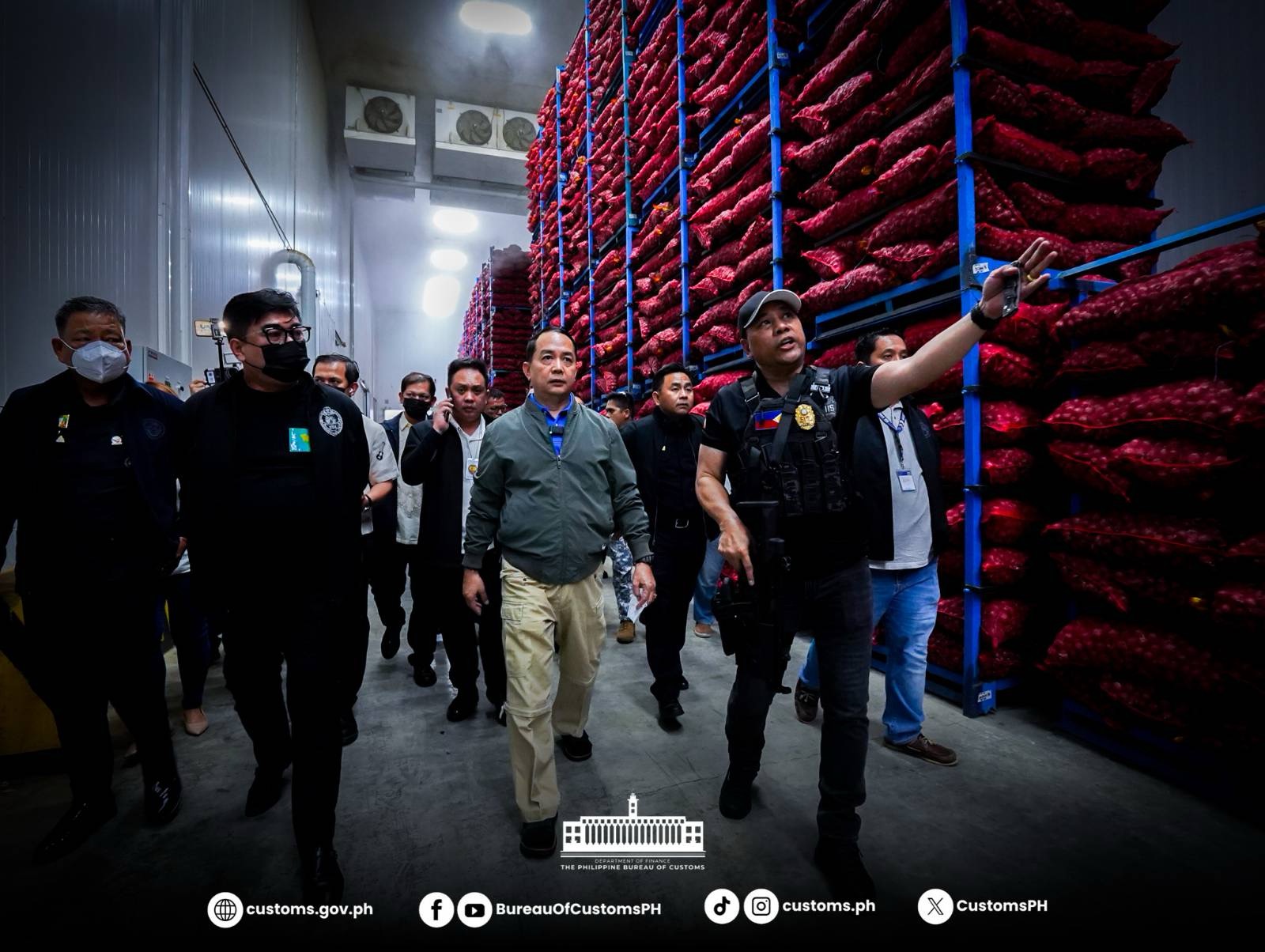 BOC, NBI chiefs inspect P35.4-M smuggled onion, garlic in NE , Punto ...